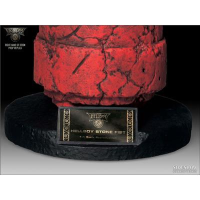Hellboy Right Hand of Doom Life-Size Stone Fist Sideshow, hellboy 1:1 ...